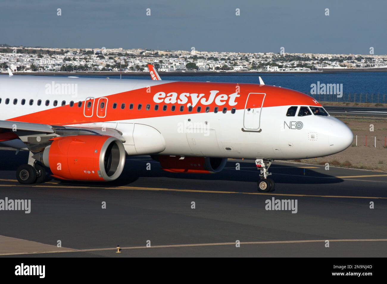 Easyjet airbus a320neo hi-res stock photography and images - Alamy