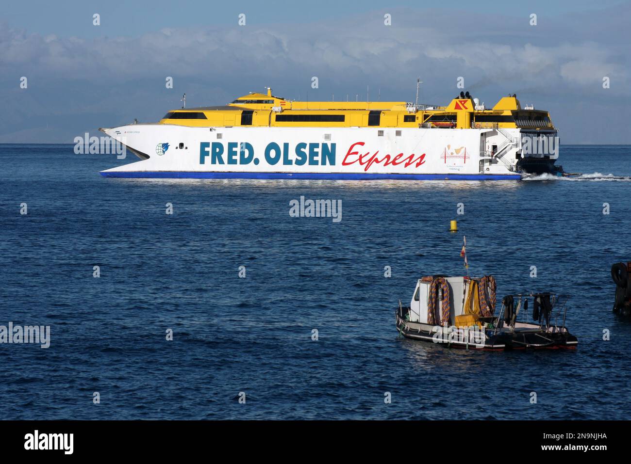 Catamaran ferry the Bencomo Express of Fred Olsen Express leaving Los ... Catamaran ferry the Bencomo Express of Fred Olsen Express leaving Los ...