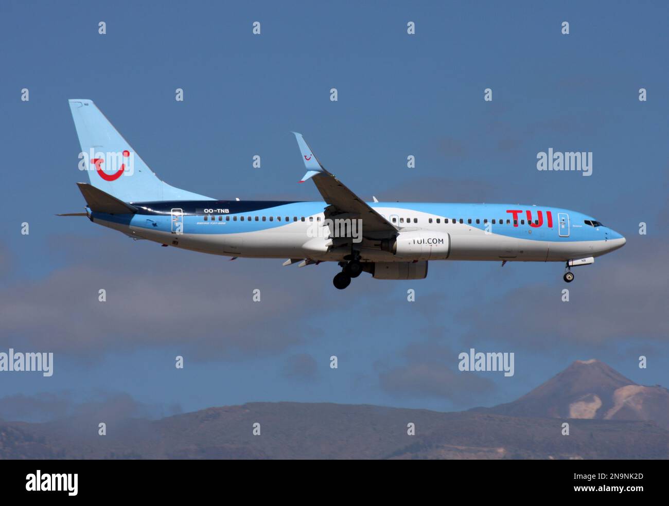 Tui boeing 737 800 hi-res stock photography and images - Alamy