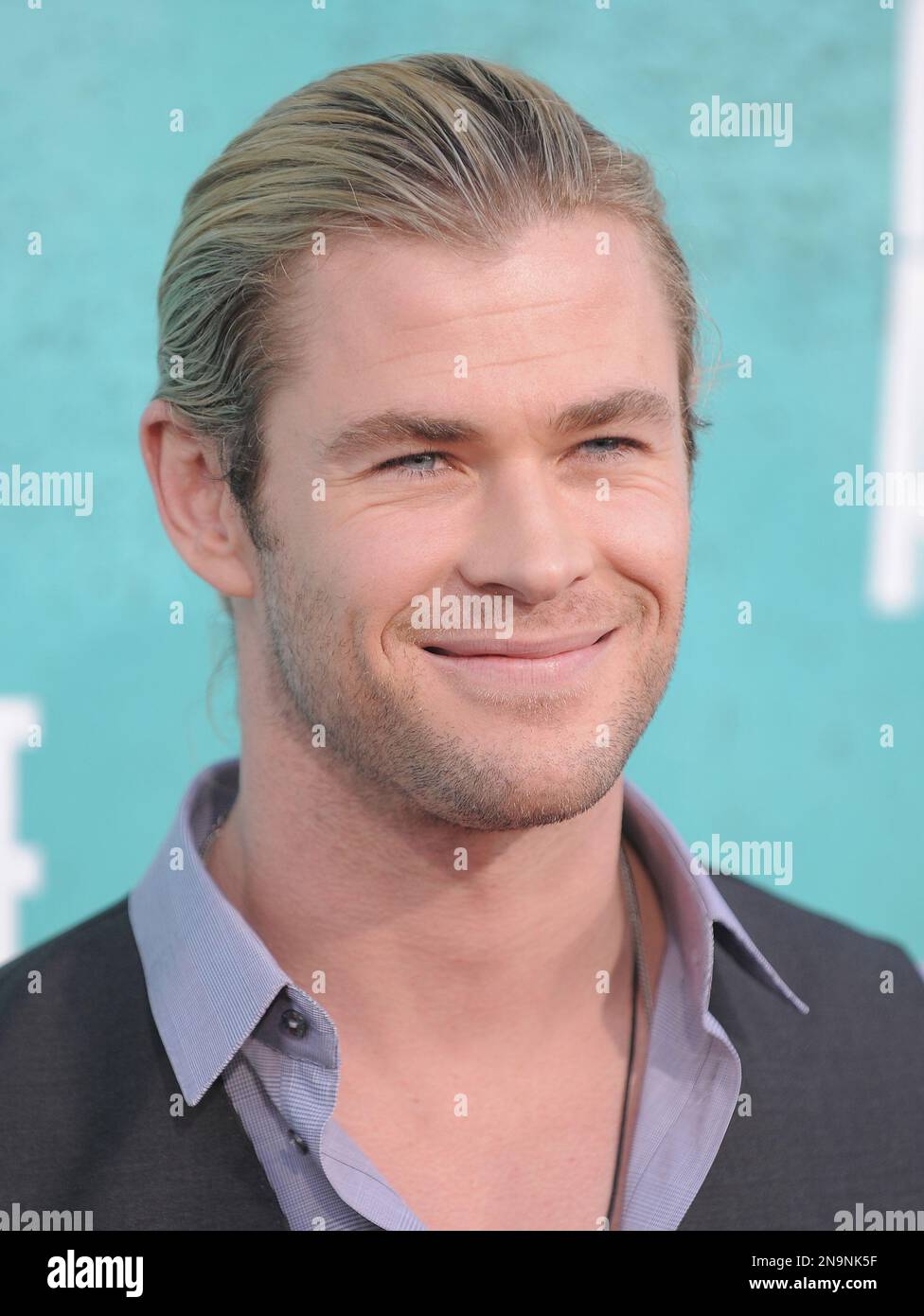 Chris Hemsworth arrives at the MTV Movie Awards on Sunday, June 3, 2012 ...