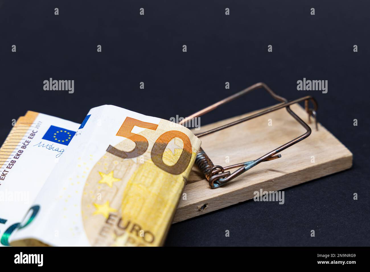mouse trap with a money bait Stock Photo - Alamy