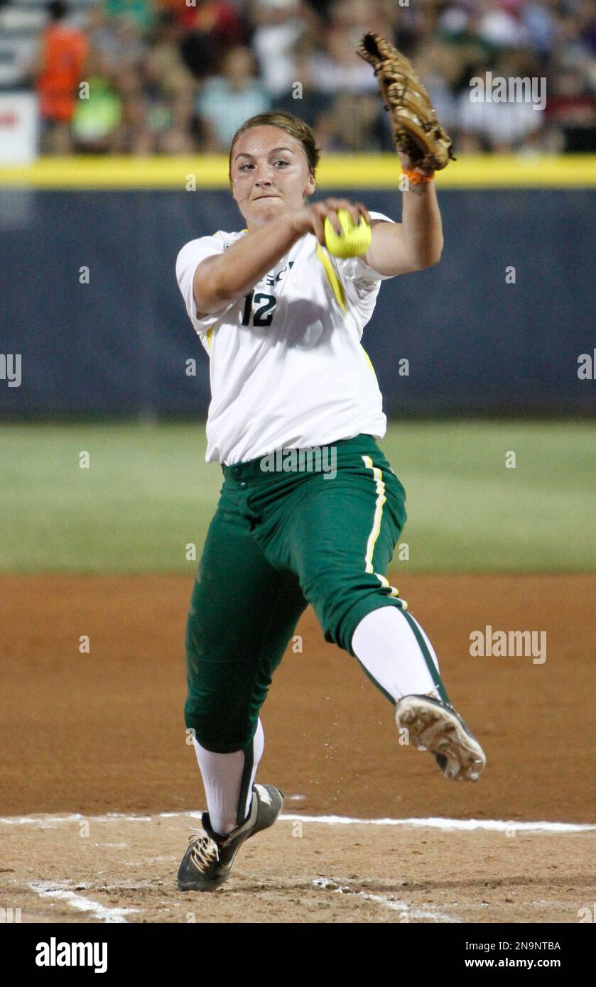 Oregon starting pitcher Jessica Moore pitches against California during ...