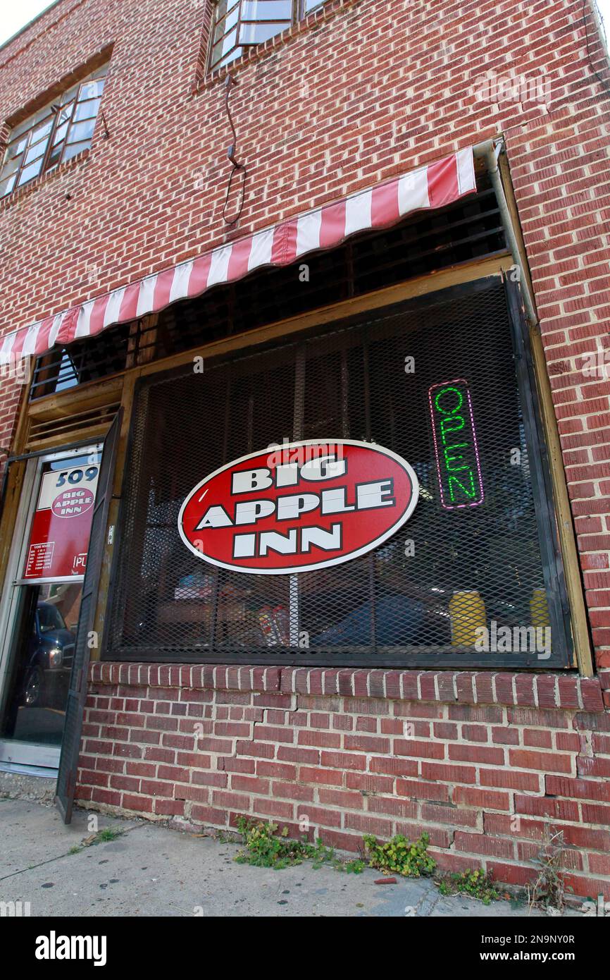 For many urban residents of Jackson, Miss., the "Big Apple Inn" sign is ...