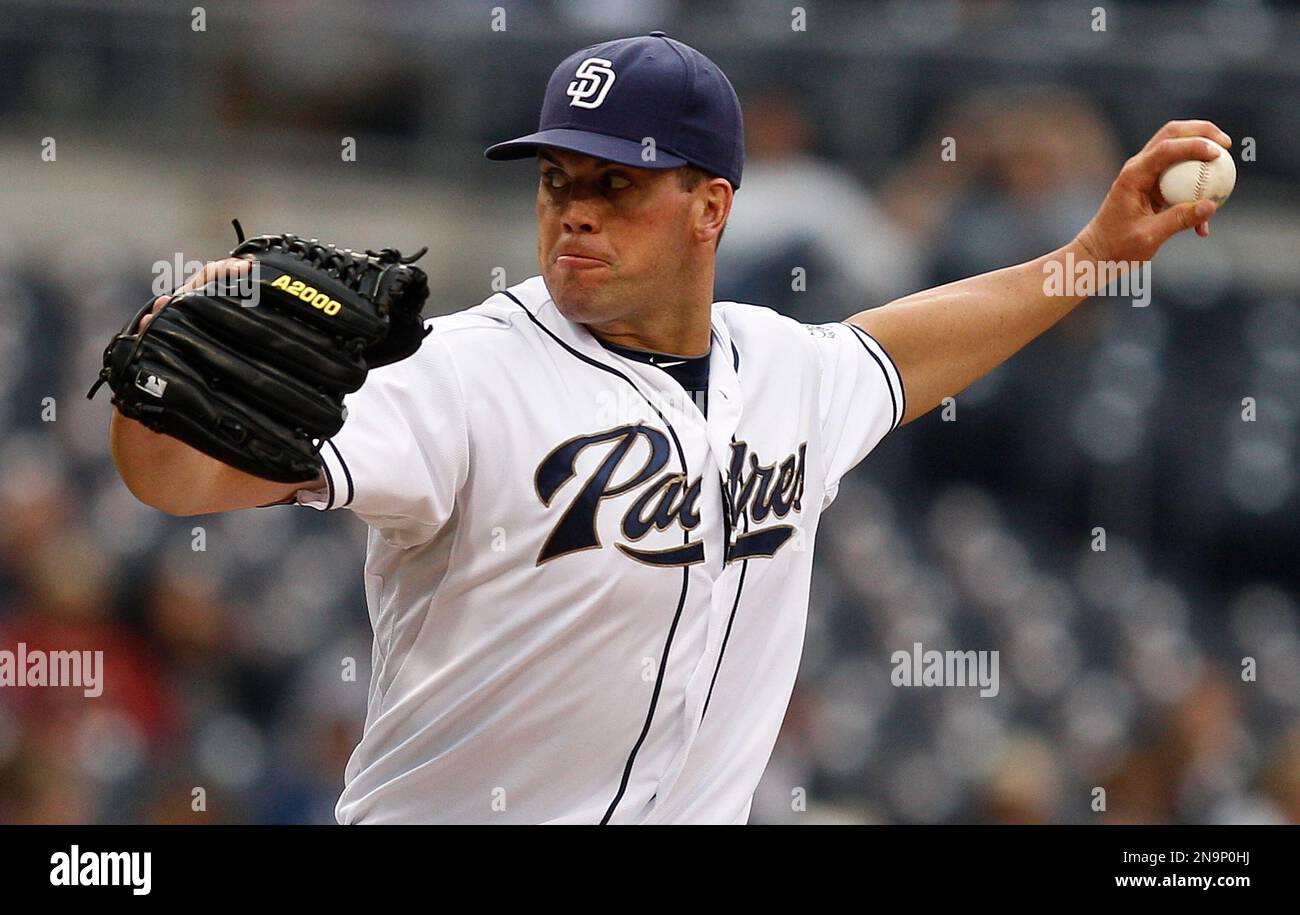 San Diego Padres starting pitcher Clayton Richard throws to the Arizona ...