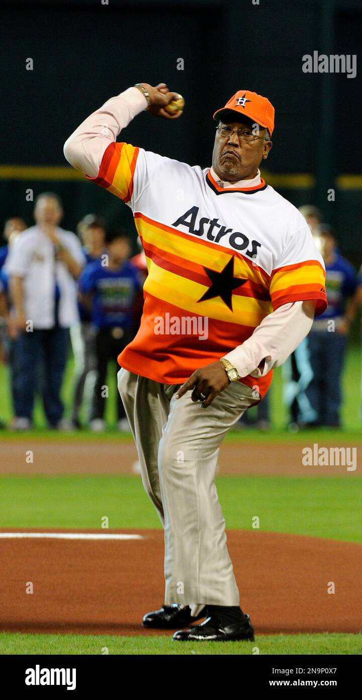 Former Houston Astros pitcher J.R. Richard throws out the ceremonial ...