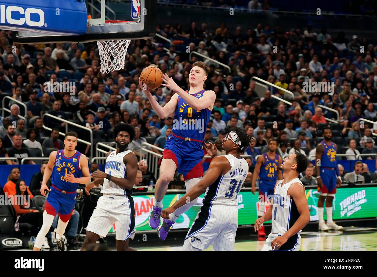 Nba layup hi-res stock photography and images - Alamy