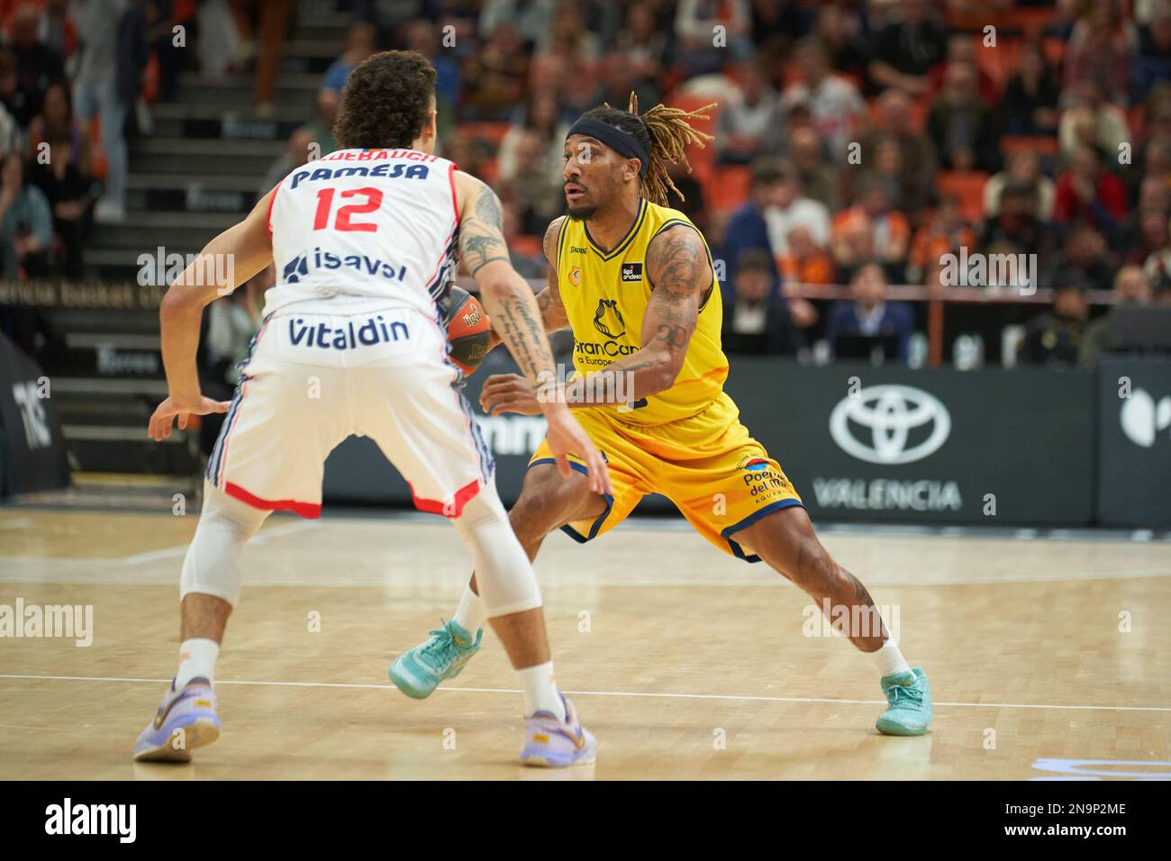 Jonah Radebaugh of Valencia basket (L) and Andrew Albicy of Gran ...