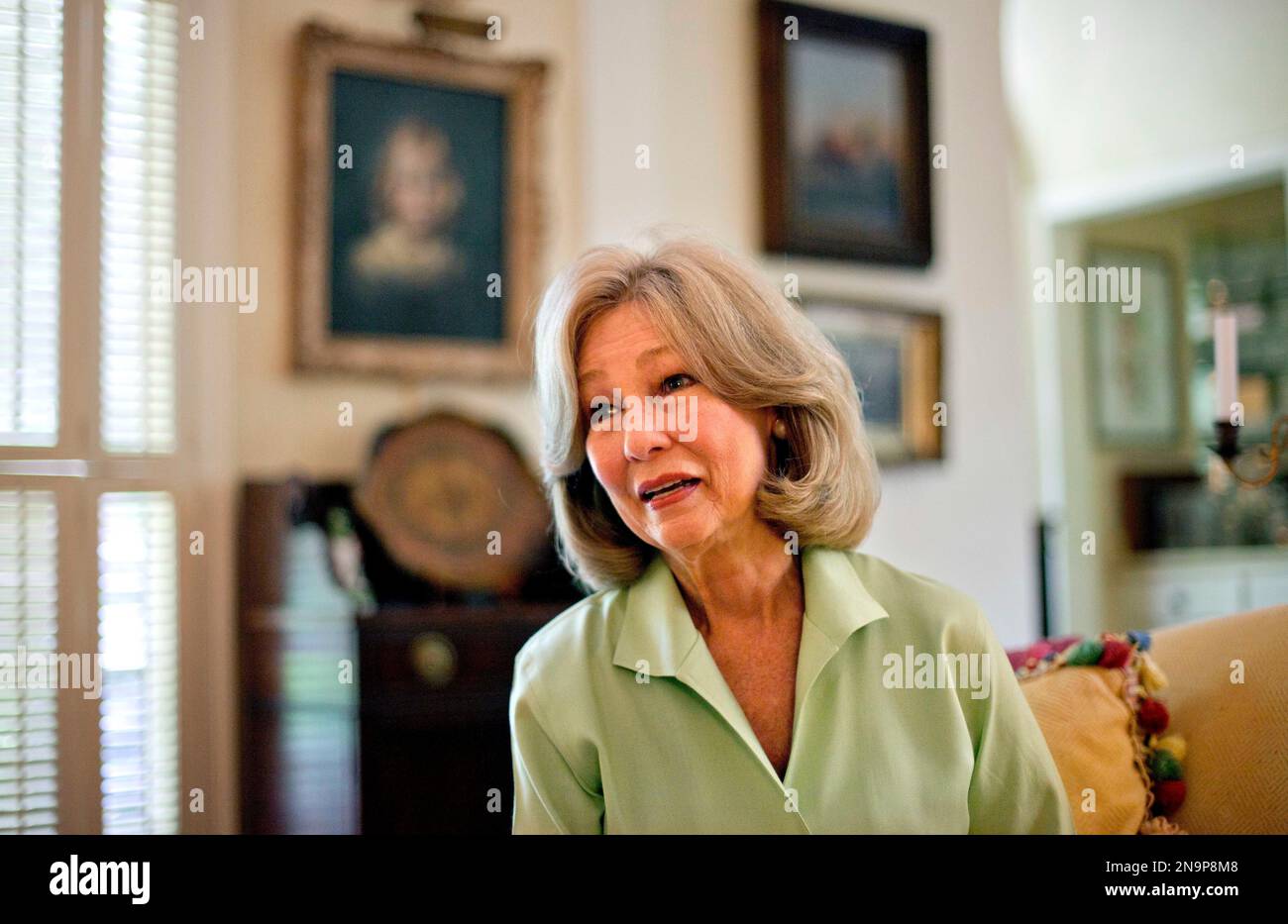 In this photo taken May 4, 2012 in Atlanta, Penny Hart recounts the day ...