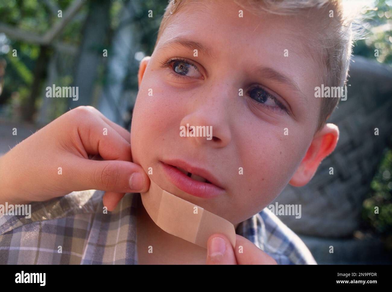 Boy sports injury hi-res stock photography and images - Alamy
