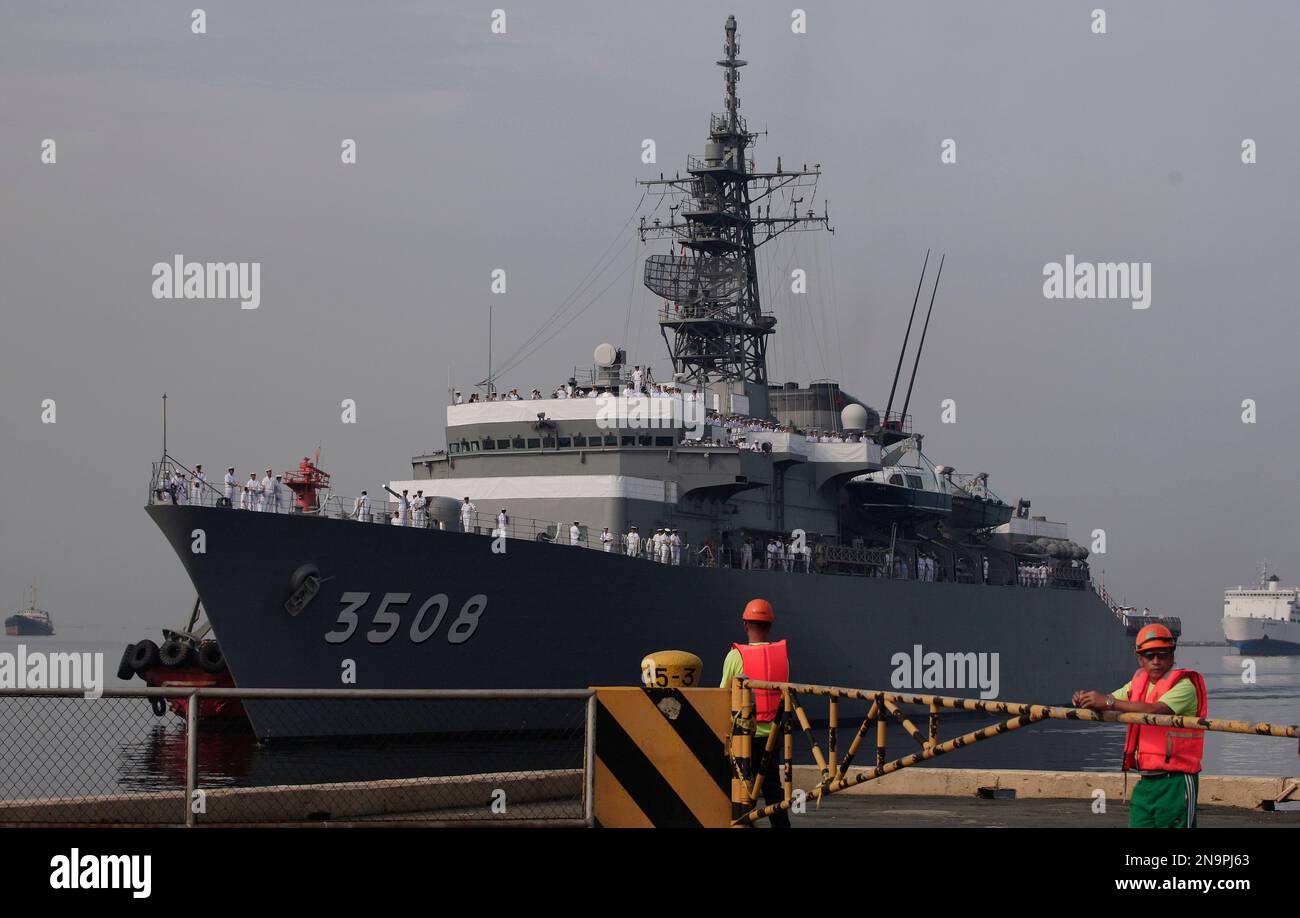 Filipino port workers watch the Japan Maritime Self-Defense Force ...
