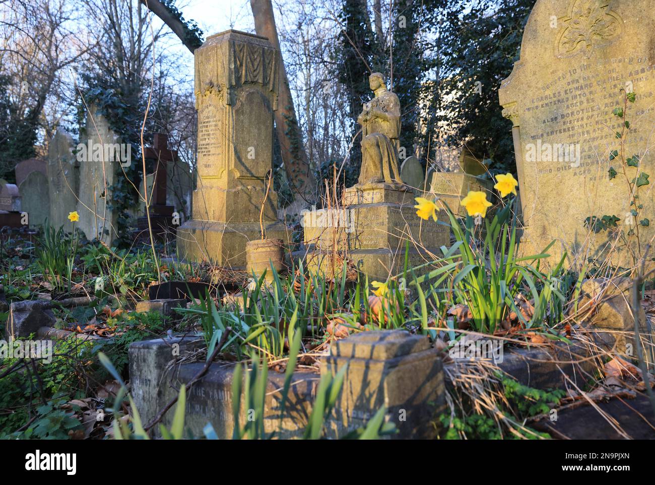 Tower hamlets cemetery park hi-res stock photography and images - Alamy