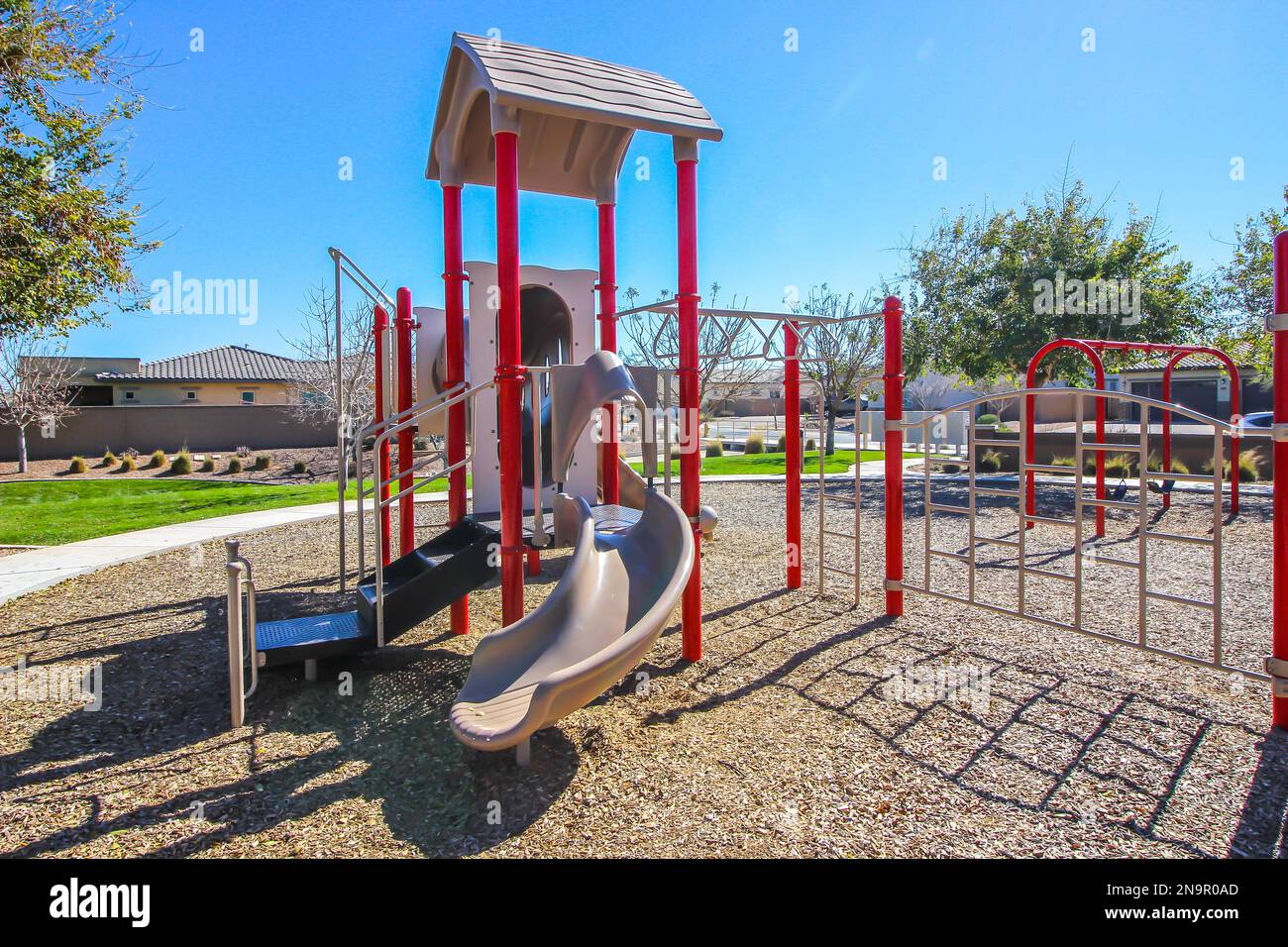 Plastic jungle gym hi-res stock photography and images - Alamy