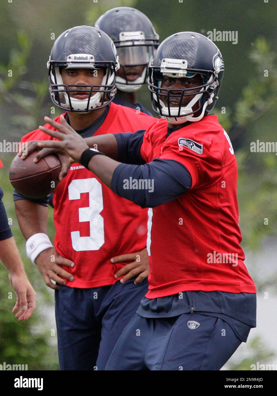 Seattle Seahawks quarterback Tavaris Jackson, right, passes as ...