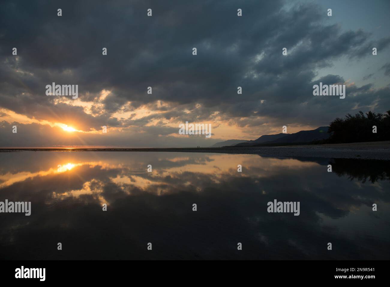 Calm waters at sunrise over the Alexandra Reefs, Queensland, Australia ...
