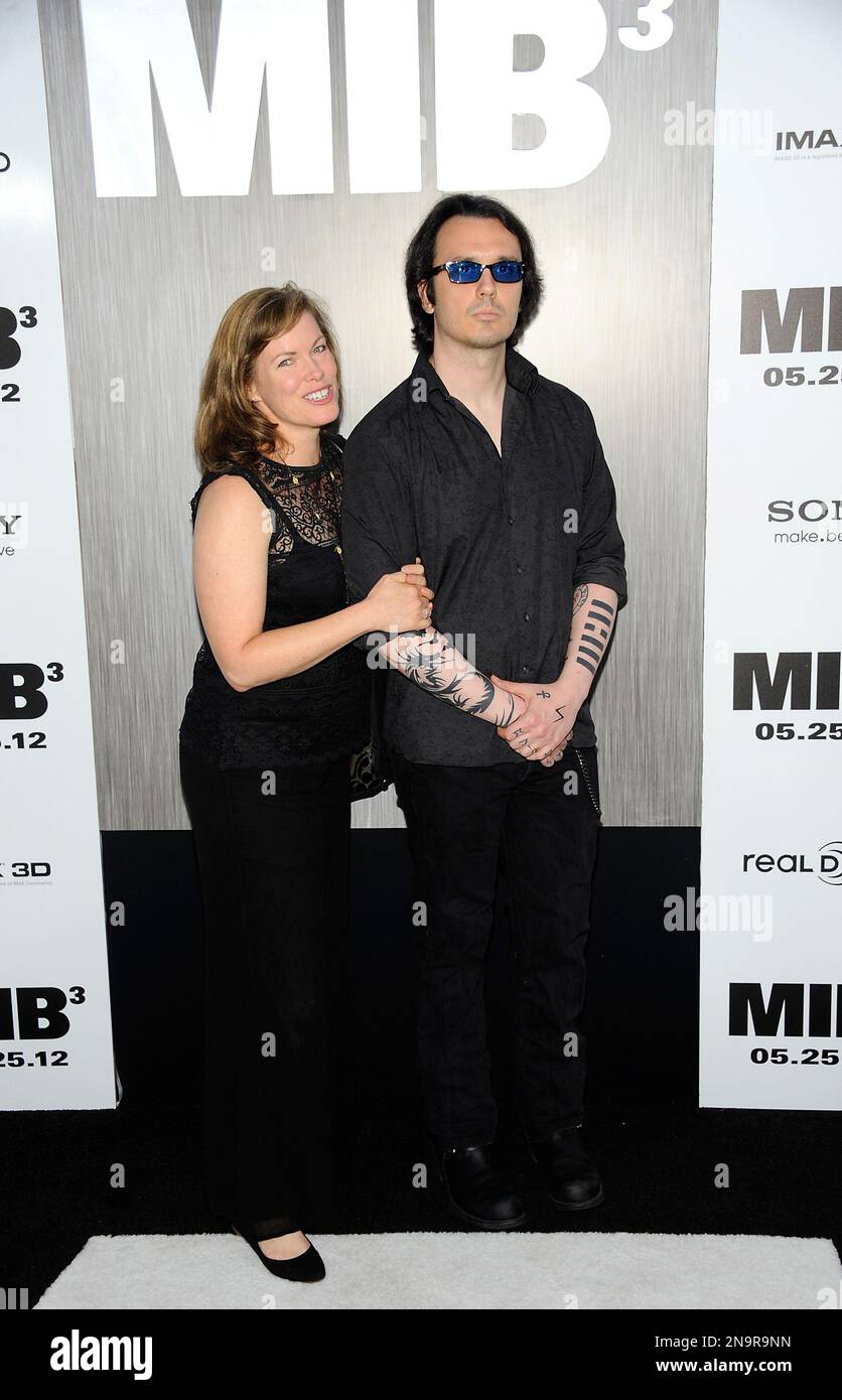 Damien Echols and Lorri Davis arrive at the premiere of "Men in Black 3 ...