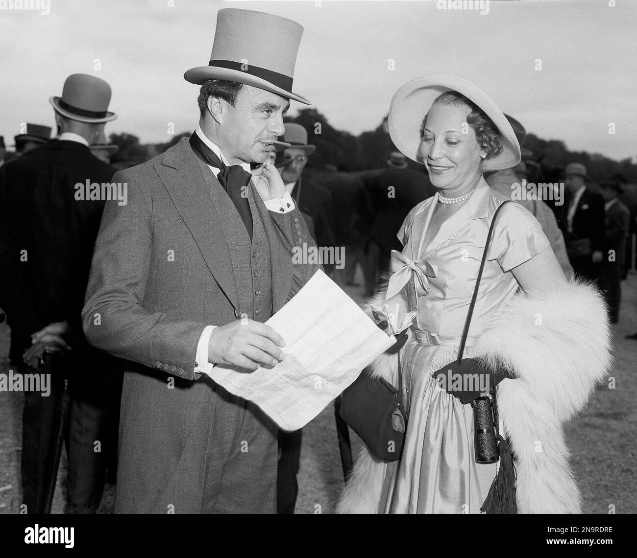 Rival owners Mrs Suzanne Volterra and Prince Ali Khan compare tips ...