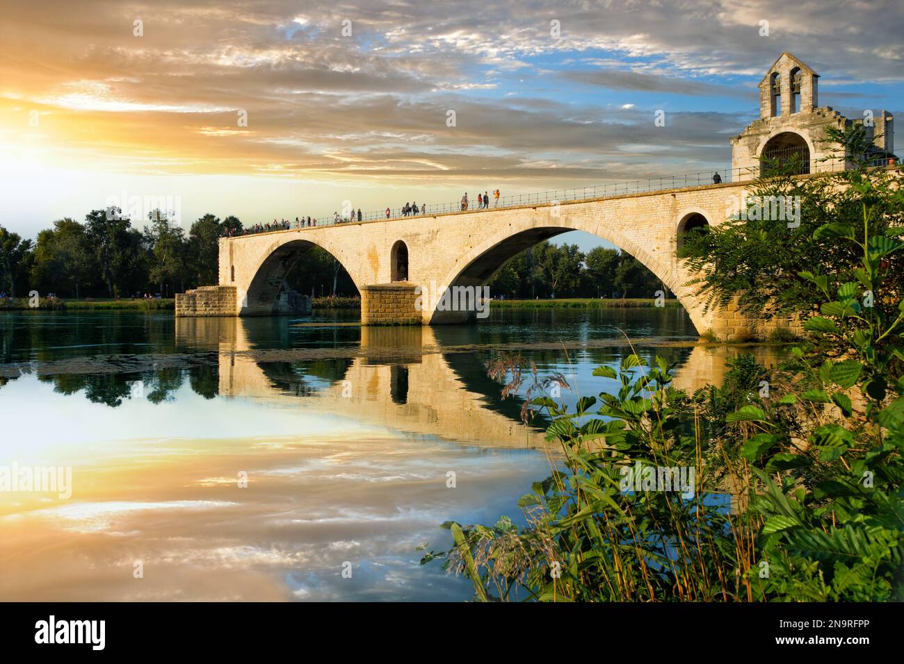 Beautiful evening landscape of the Avignon Bridge (Pont d'Avignon ...