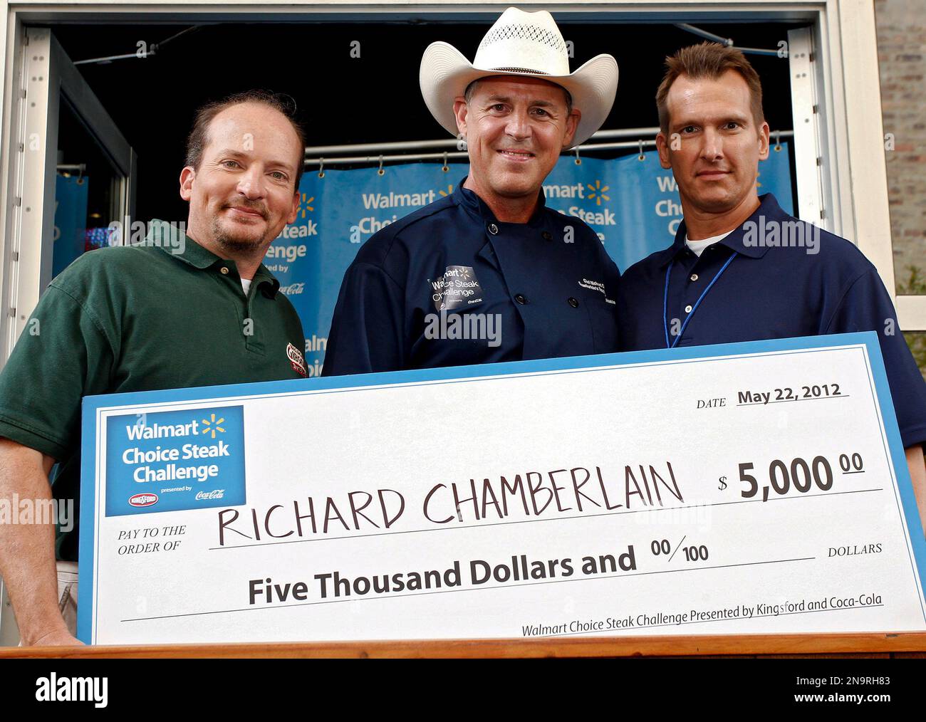 Chef Richard Chamberlain (C) of Chamberlain's Steak and Chop House in ...
