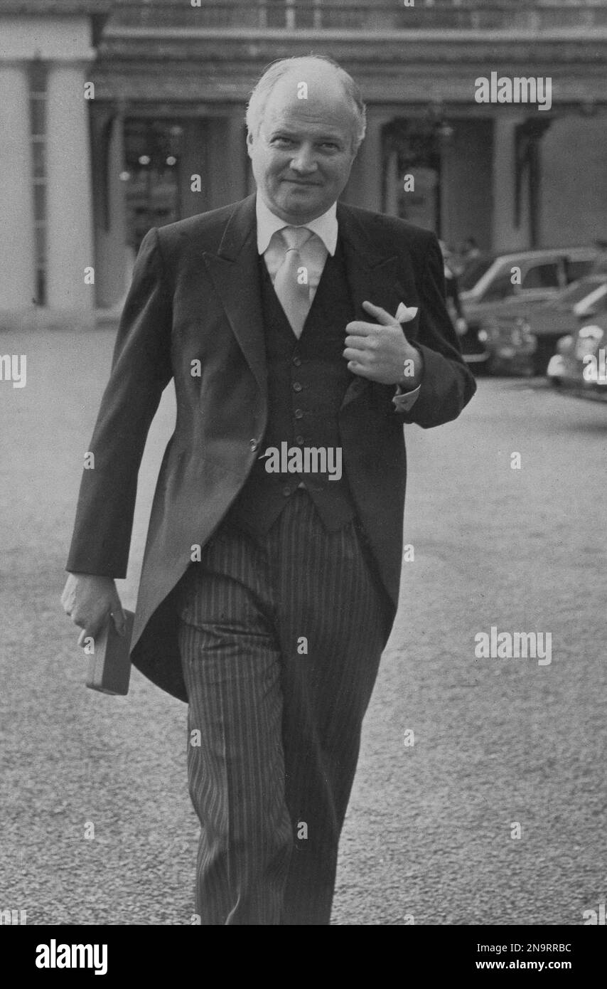 Millionaire businessman Sir James Goldsmith at Buckingham Palace in ...