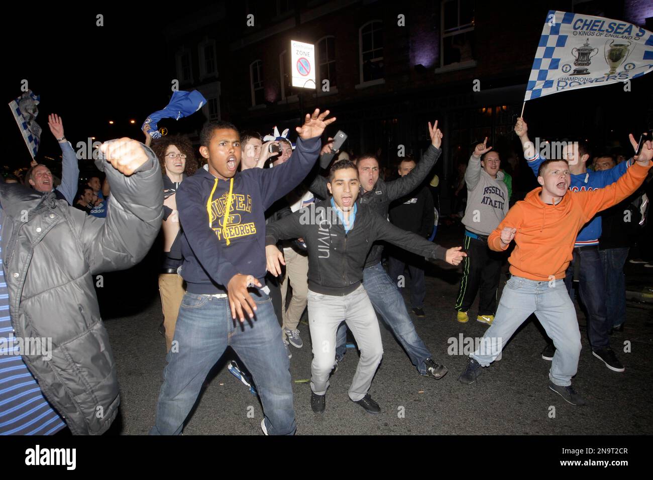 Chelsea supporters celebrate their win over Bayern Munich in their ...