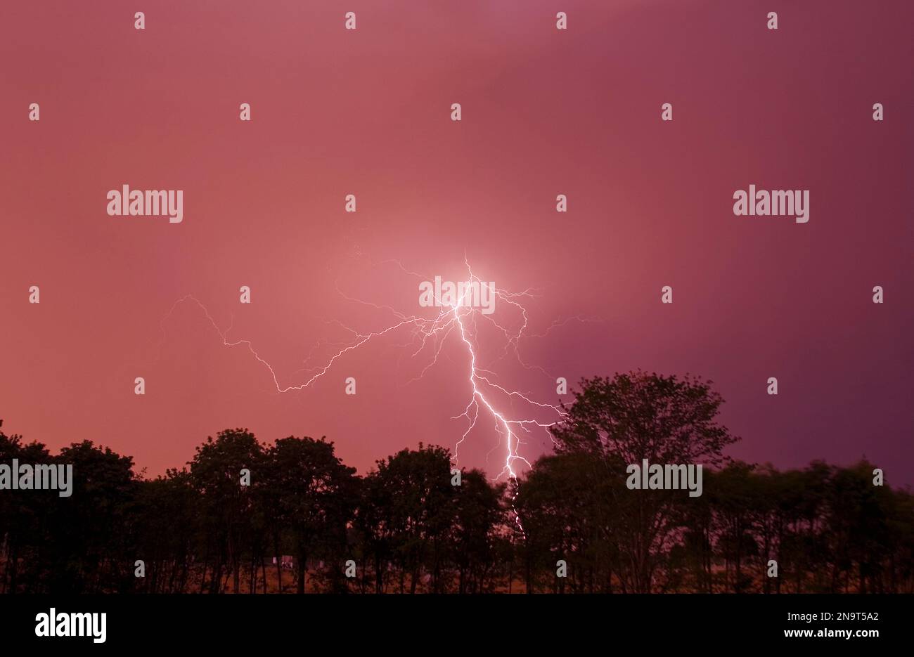 Lightning strike silhouette hi-res stock photography and images - Alamy