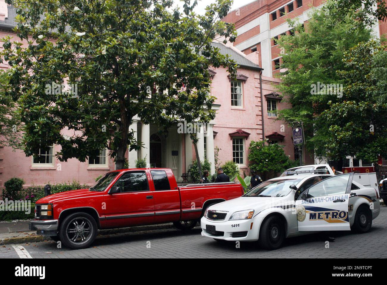 The Olde Pink House in Savannah Ga. was the scene of a standoff ...