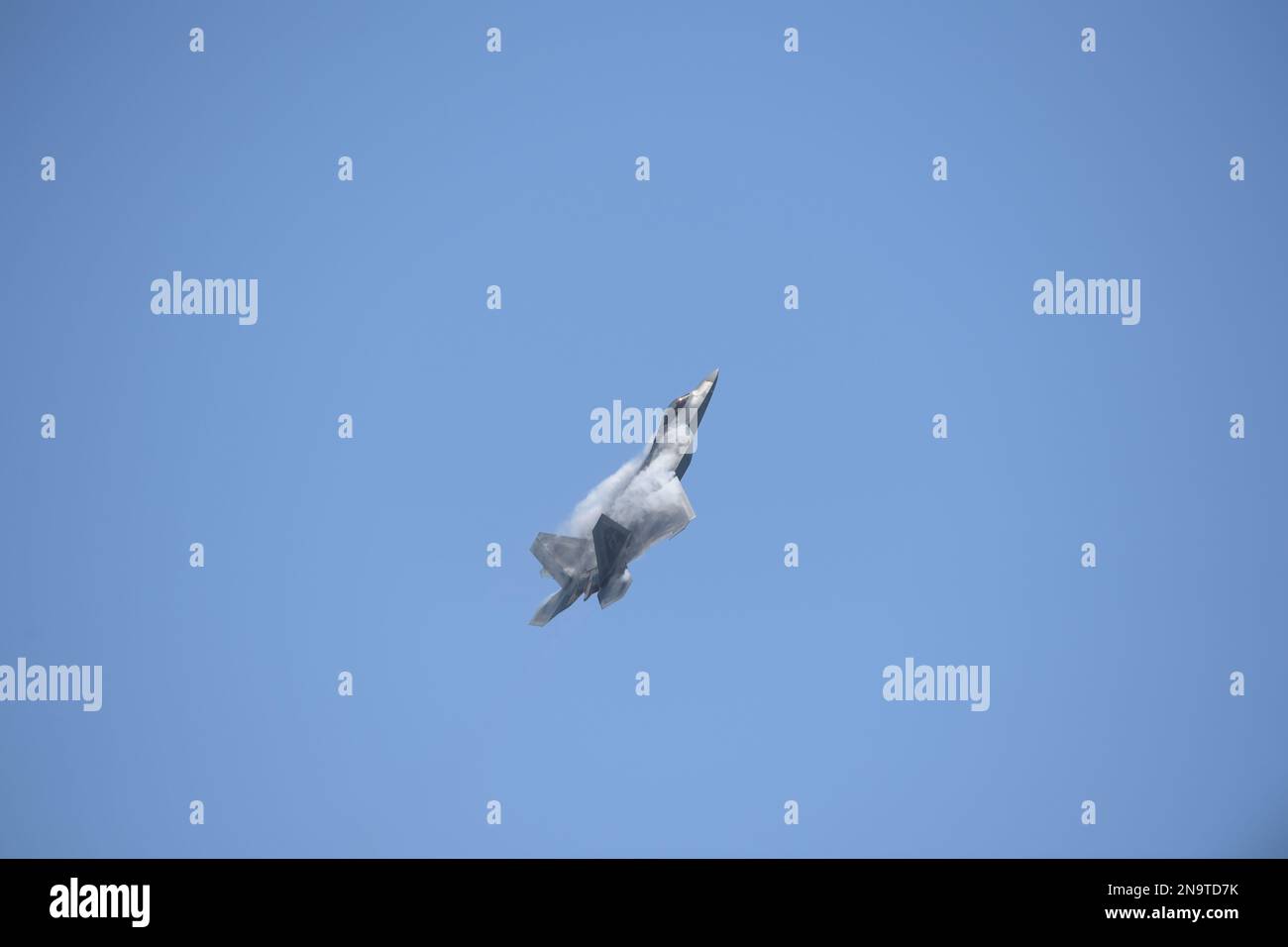 FORT LAUDERDALE, FL - MAY 04: U.S. Air Force F-22 Raptor performs in ...