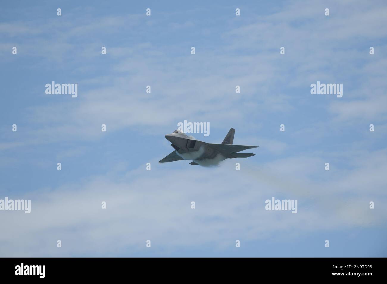 FORT LAUDERDALE, FL - MAY 04: U.S. Air Force F-22 Raptor performs in ...