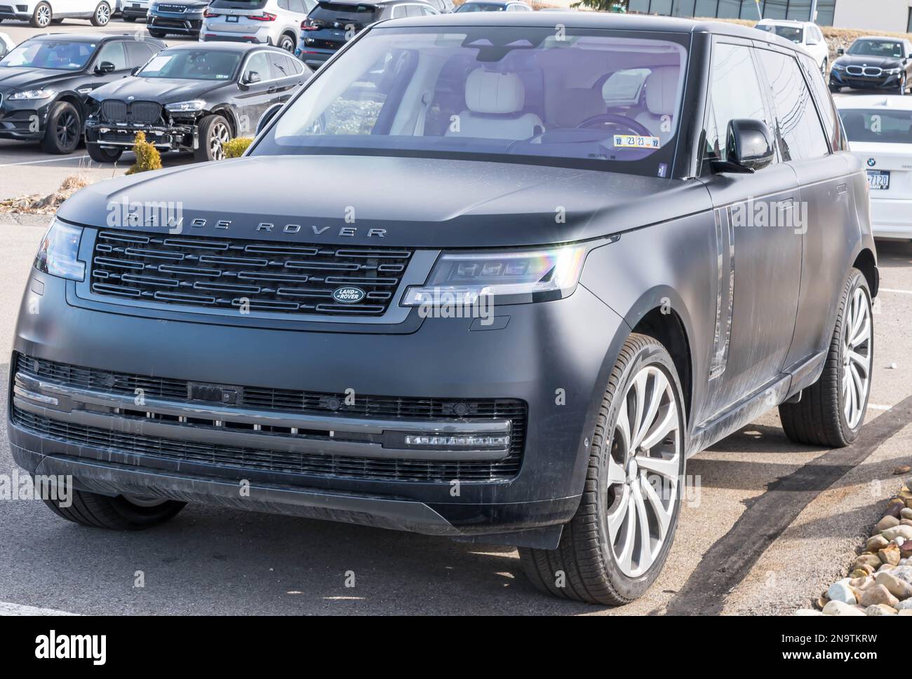 Gray land rover hi-res stock photography and images - Alamy