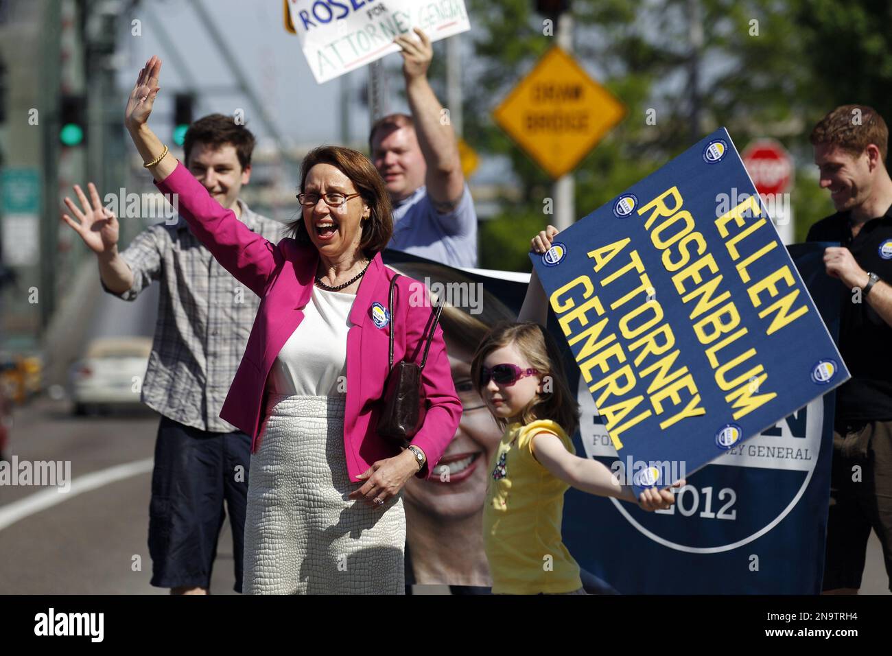 Attorney General candidate Ellen Rosenblum waves to commuters Monday ...