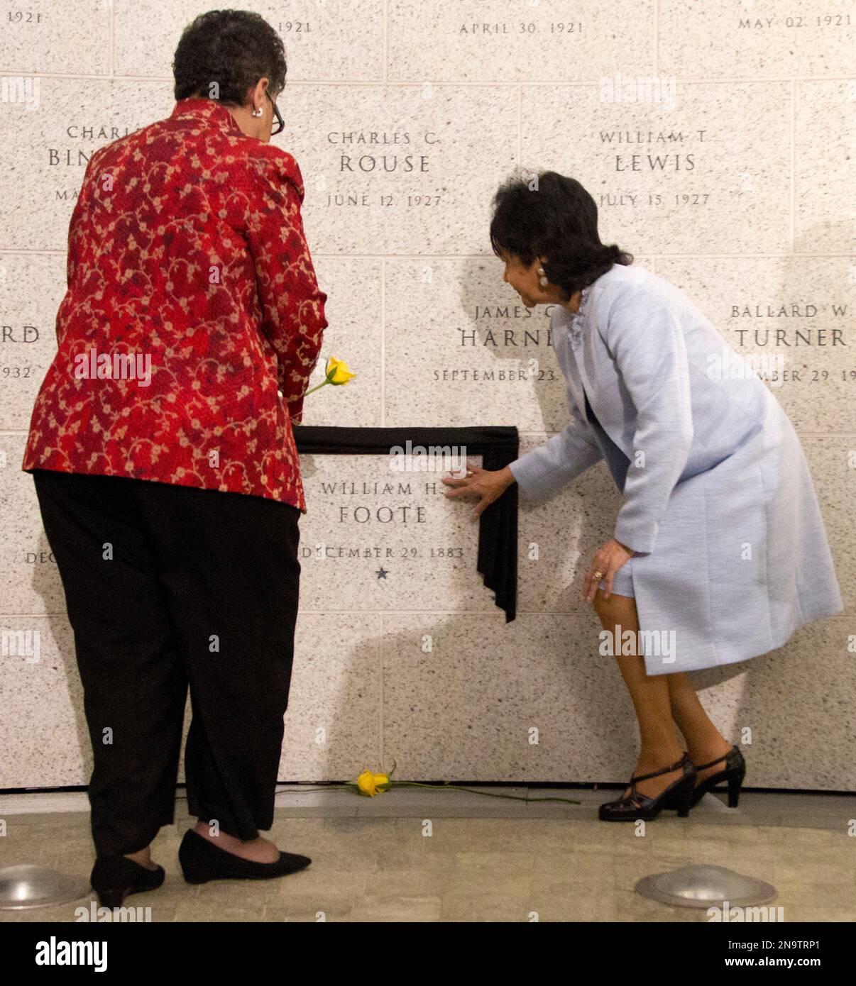 William Henderson Foote's great grand daughter Patricia Nolcox, right ...
