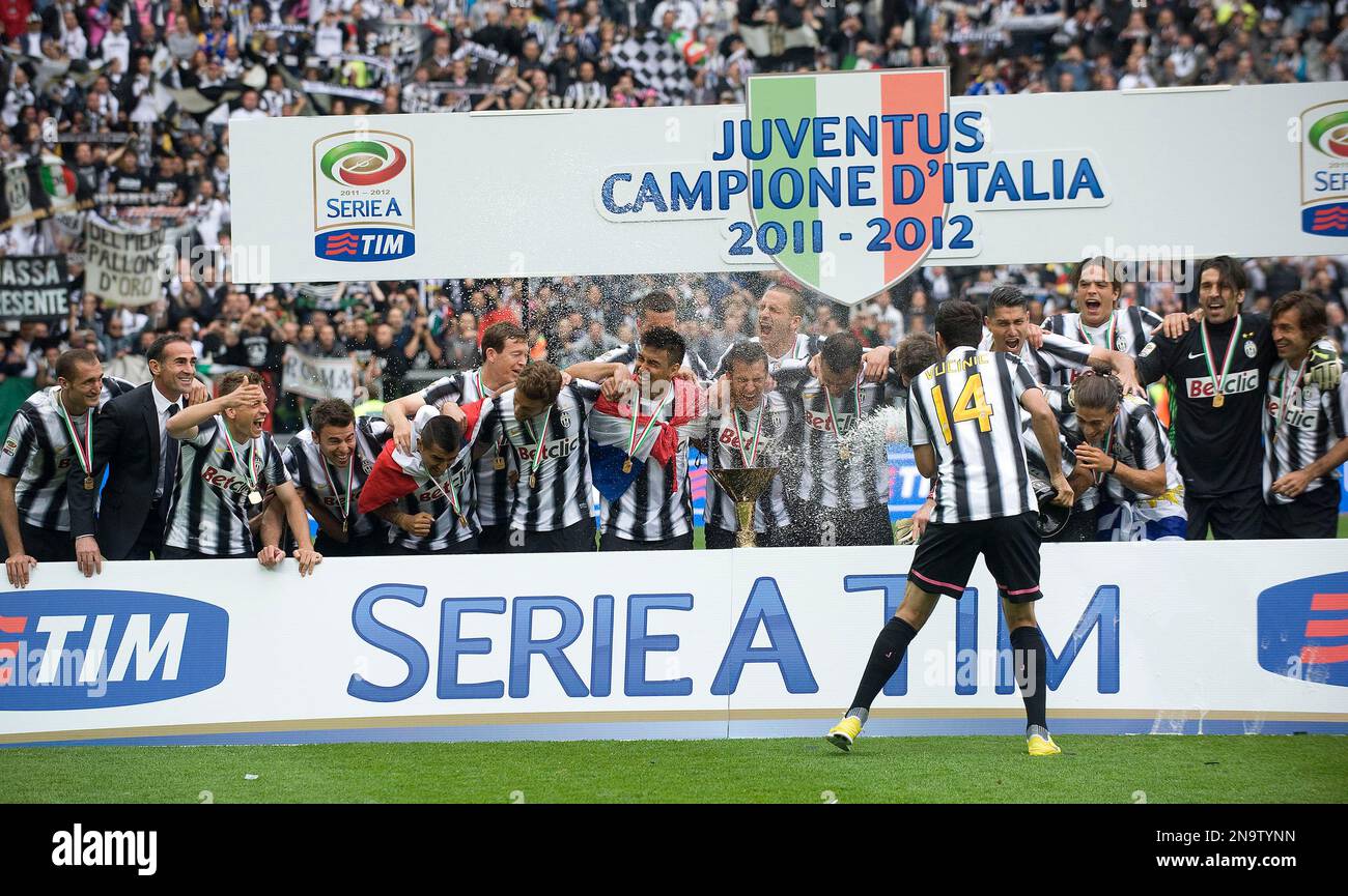 Juventus' players celebrate winning the Italian "scudetto" after a ...