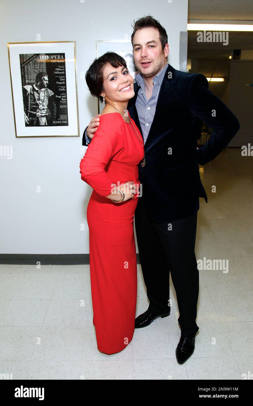 Soprano Ailyn Pérez and Tenor Stephen Costello pose for a photo ...