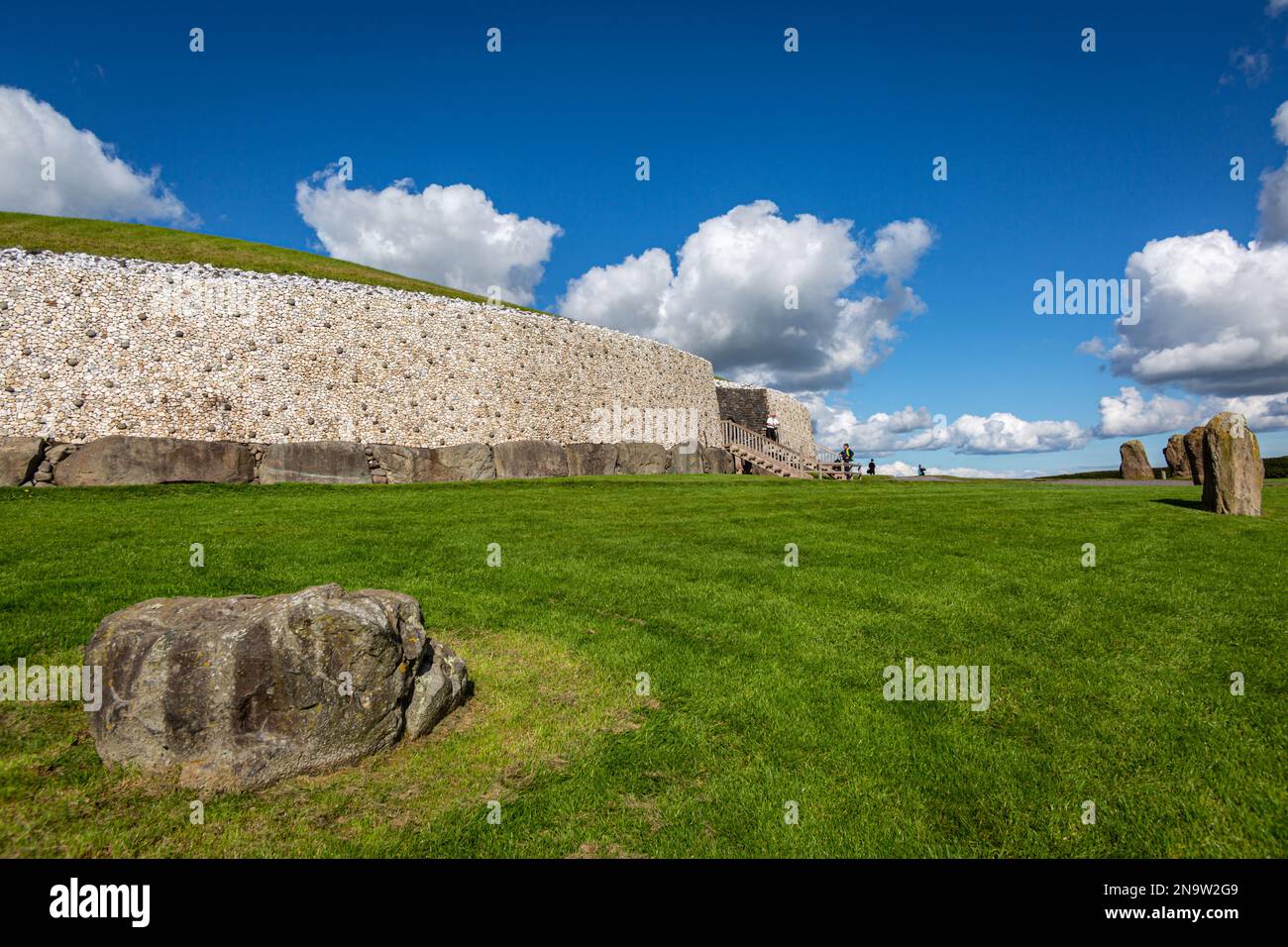 Tumulus ireland hi-res stock photography and images - Alamy