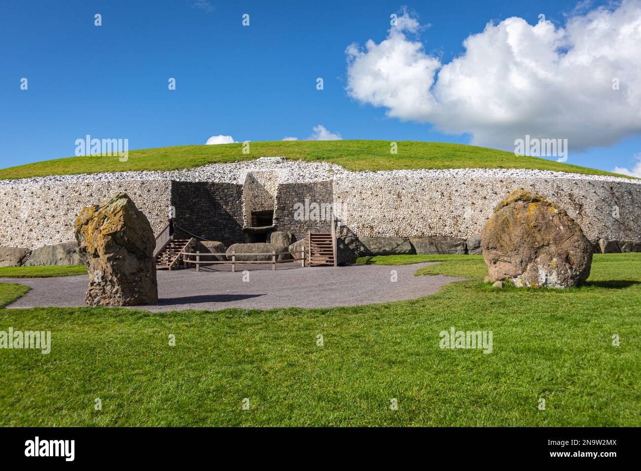 Newrange hi-res stock photography and images - Alamy