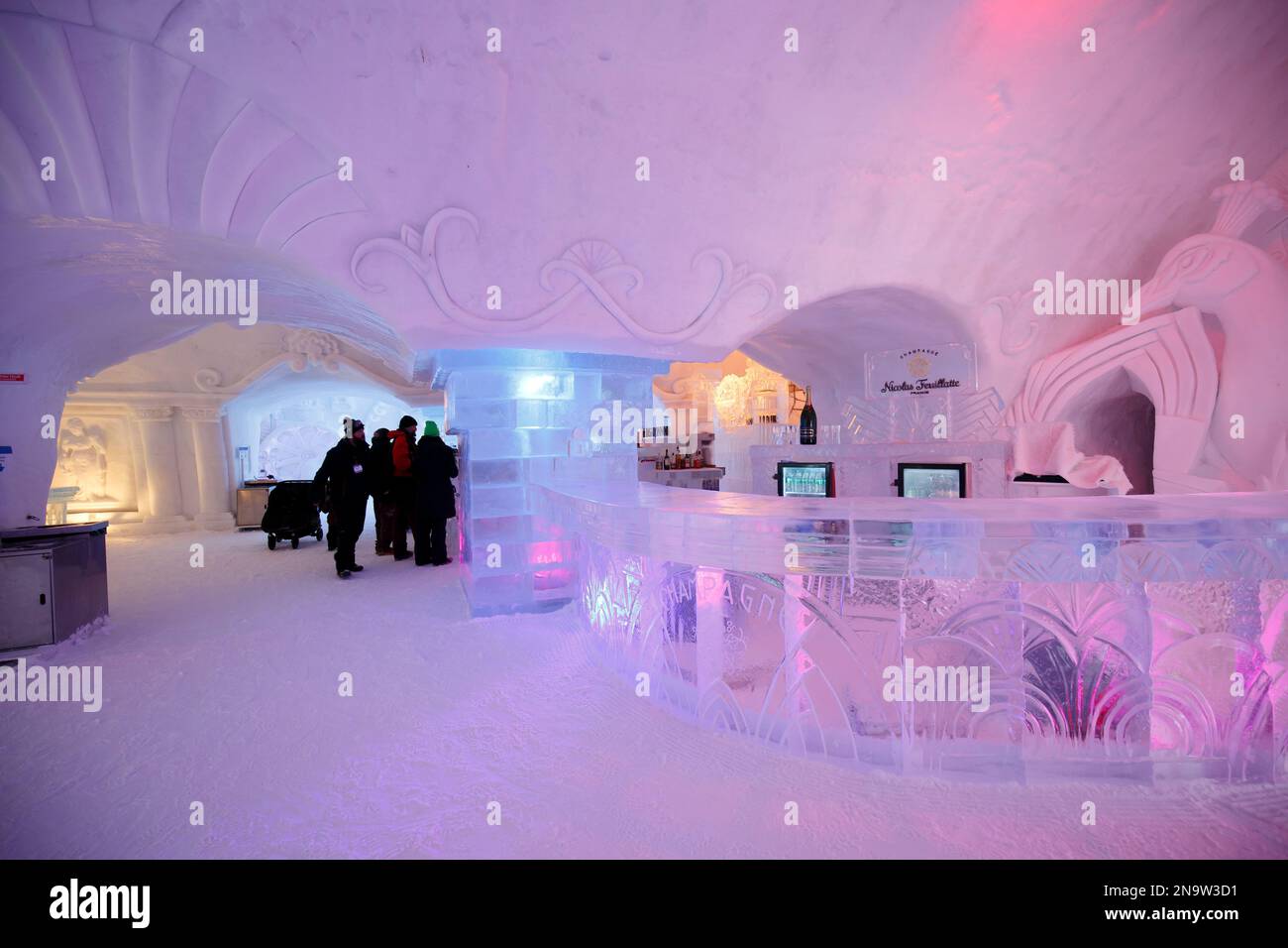 The HÃ´tel de Glace is a functional hotel with bar made entirely out of ...