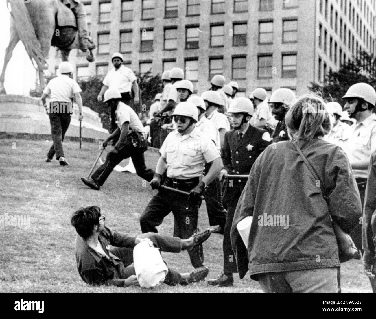 FILE - In this Aug. 26, 1968 file photo, Chicago police officers ...