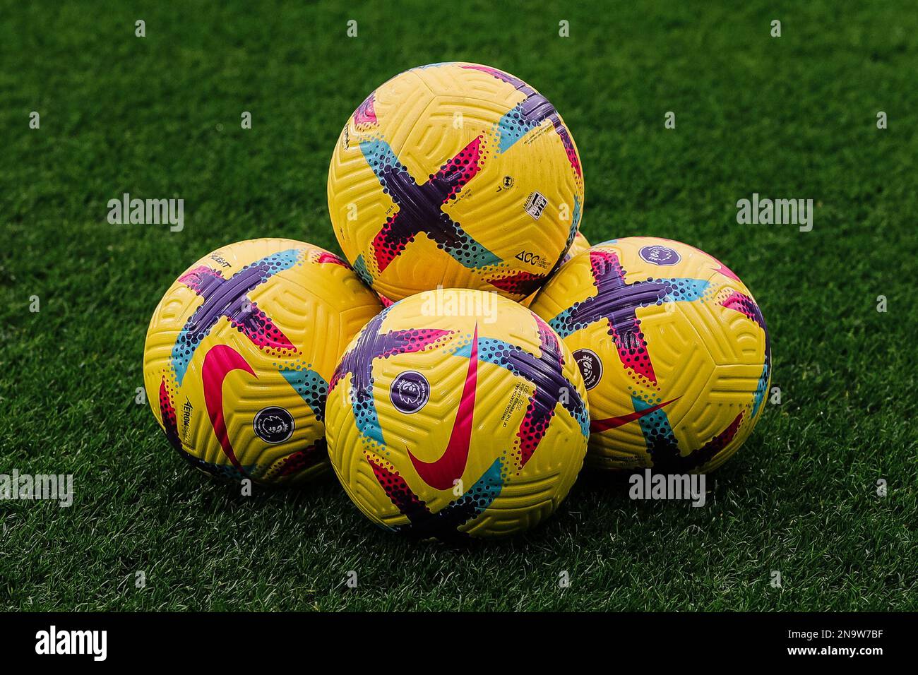 Premier league ball 2022 2023 hi-res stock photography and images - Alamy