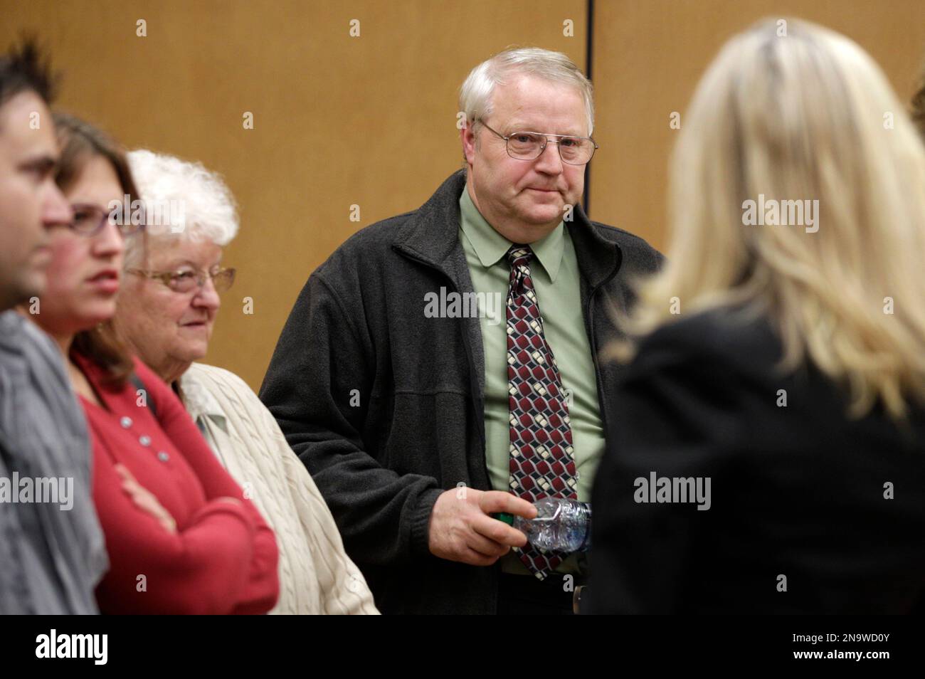 Chuck Cox, center, the father of missing Utah mother Susan Powell ...