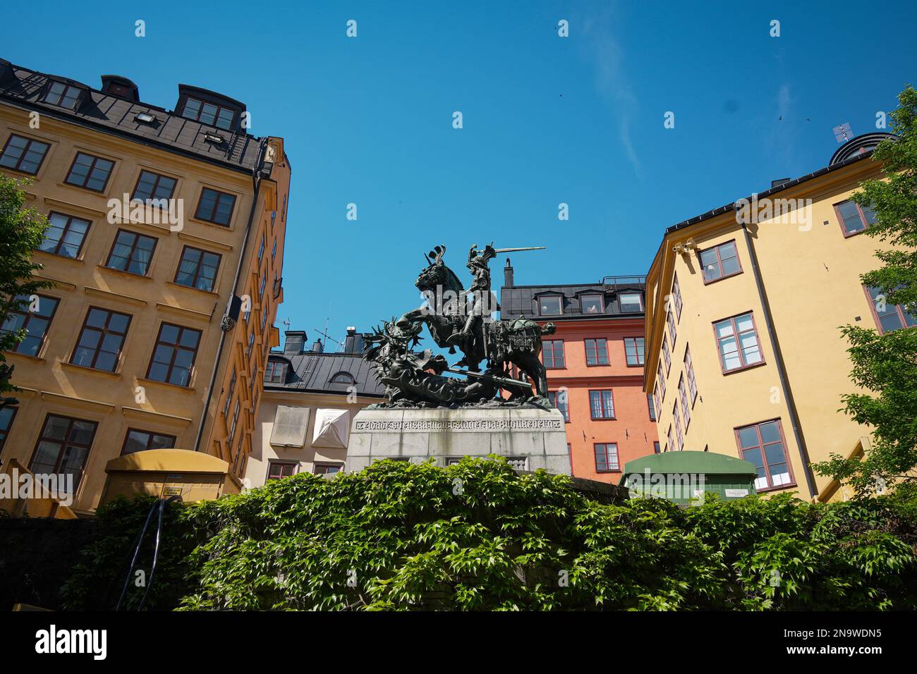 Bronze statue st george dragon hi-res stock photography and images - Alamy