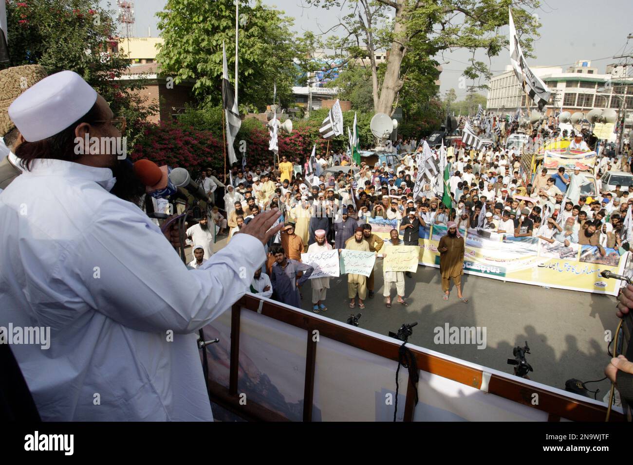 Hafiz Saeed, leader of Pakistani religious group Jamaat-ud-Dawa ...