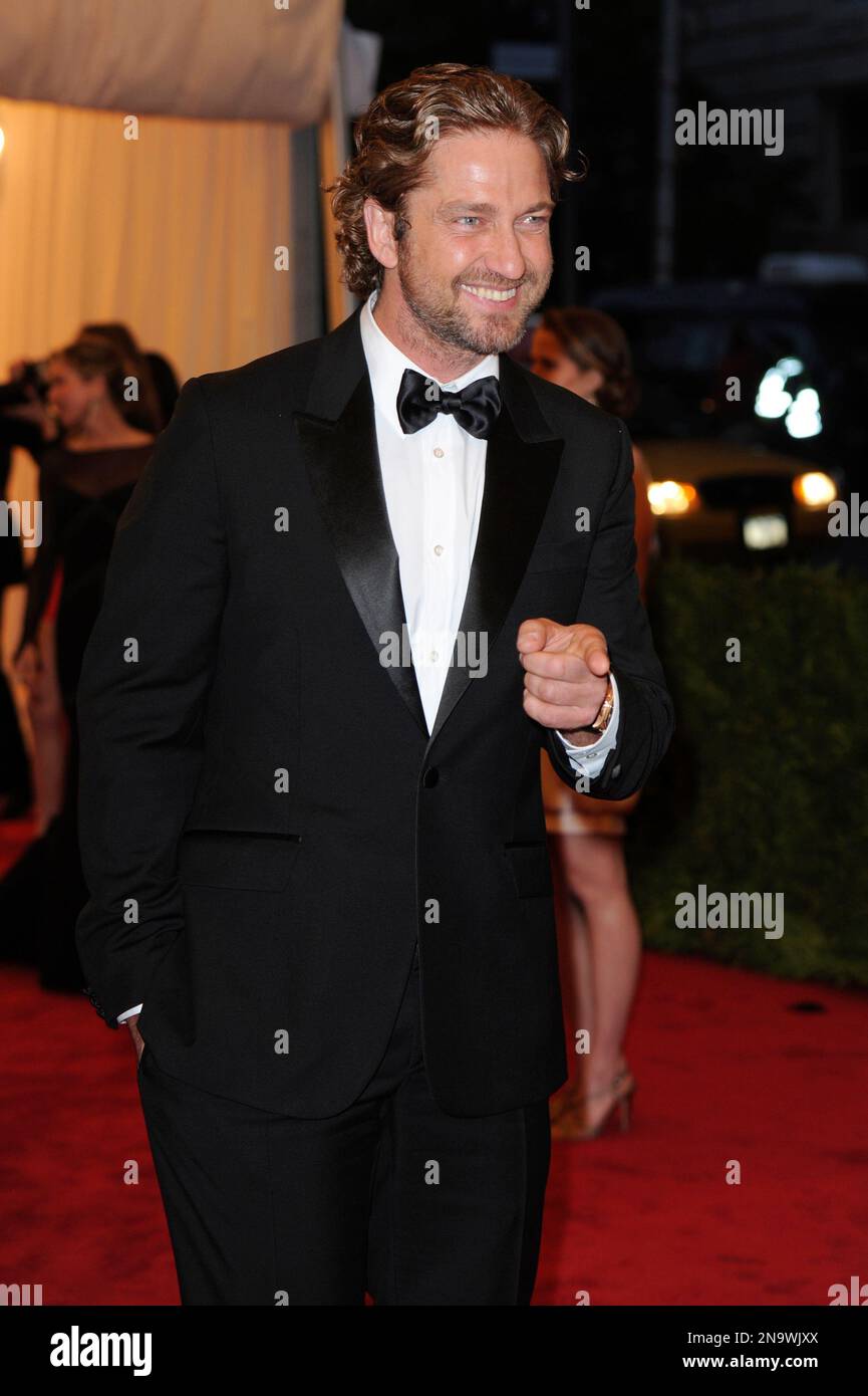 Gerard Butler arrives at the Metropolitan Museum of Art Costume ...