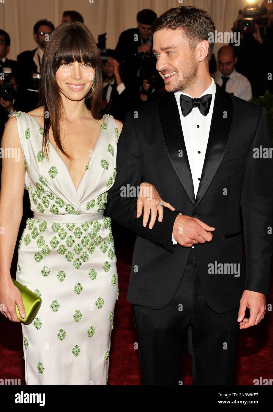 Justin Timberlake, right, and Jessica Biel arrives at the Metropolitan ...