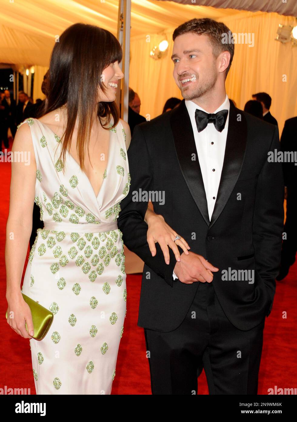 Jessica Biel and Justin Timberlake arrive at the Metropolitan Museum of ...