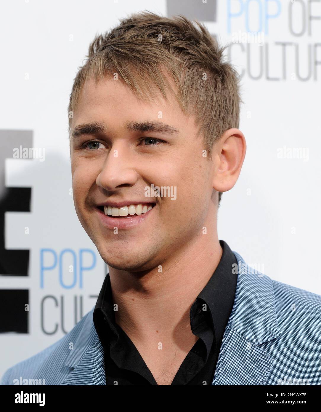 Singer Shane Smit from the the South African singing group "Overtone ...