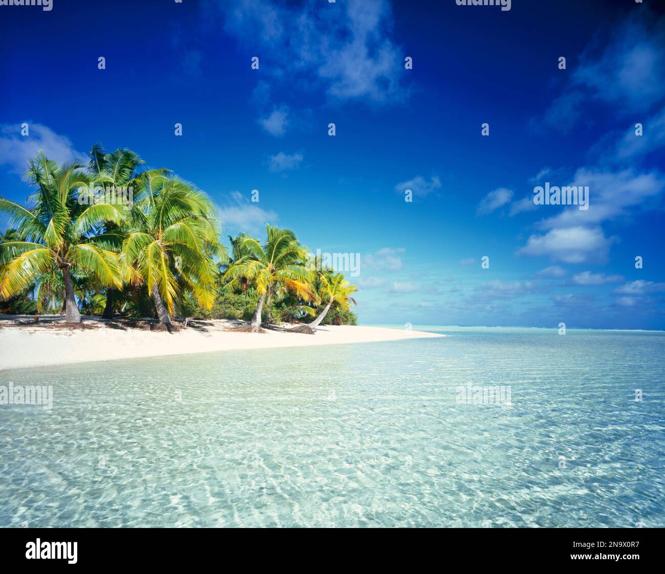 One Foot Island in the South Pacific; Aitutaki, Cook Islands Stock ...