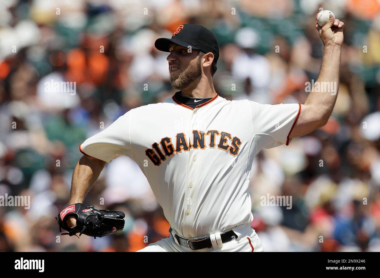 San Francisco Giants pitcher Madison Bumgarner pitches against the ...