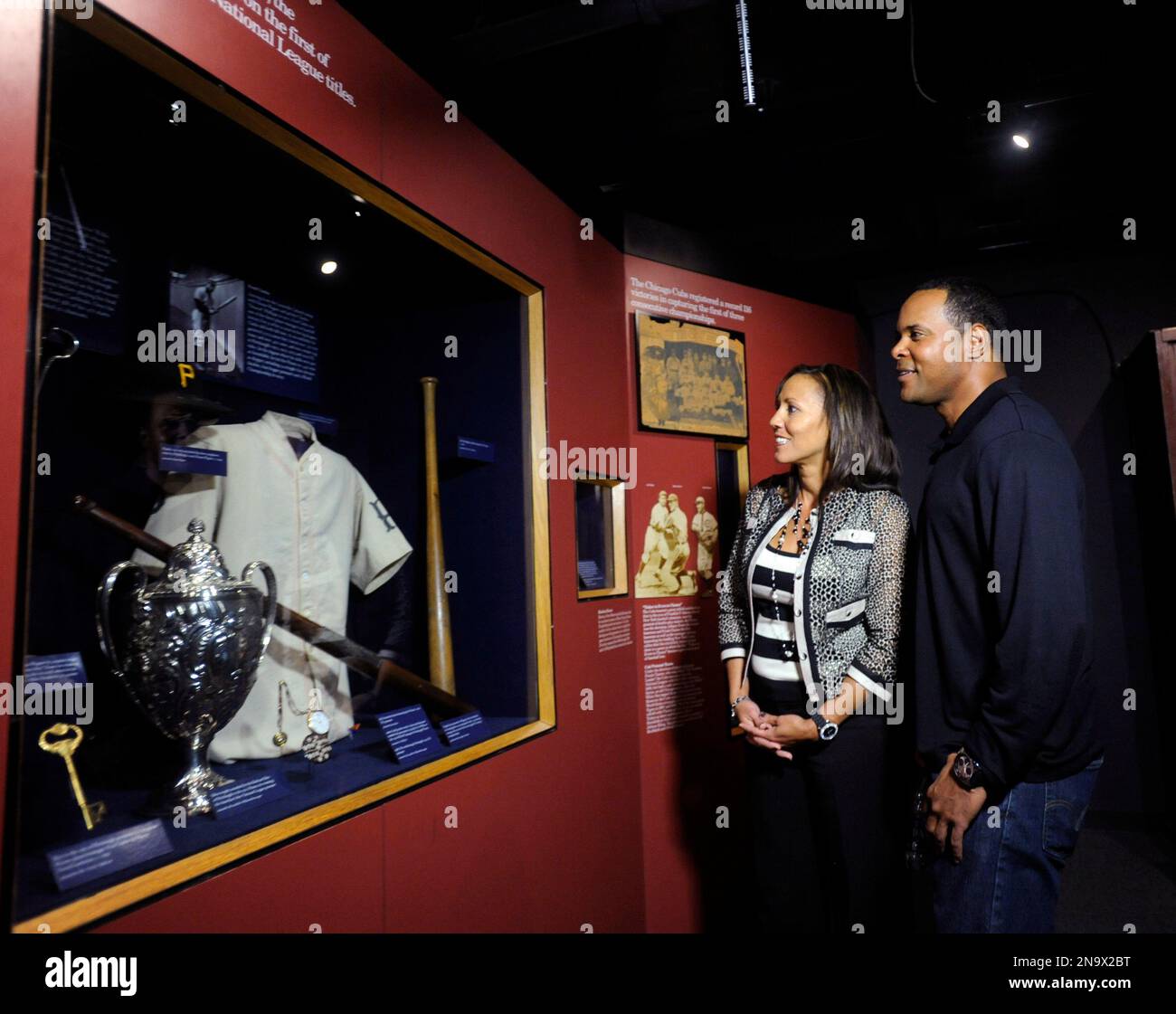 Hall of Fame inductee Barry Larkin and his wife, Lisa Larkin, look at a ...