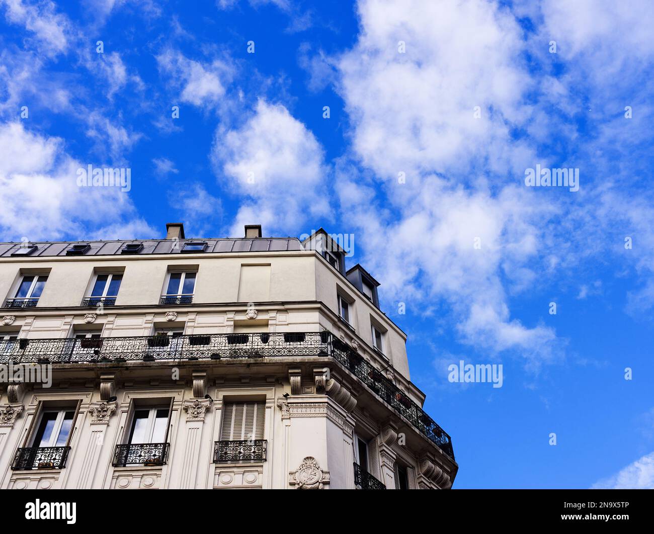 Parisian building facades in downtown district, Paris Stock Photo - Alamy