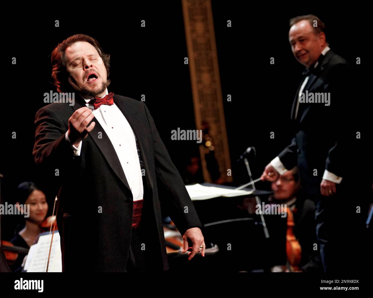 Singer Mark Delavan and conductor George Manahan appears at the ...
